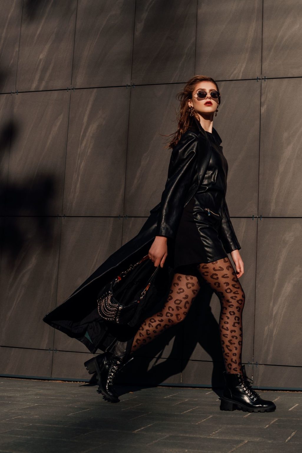 Jakie rajstopy pasują do czarnej sukienki? | Blog Renee